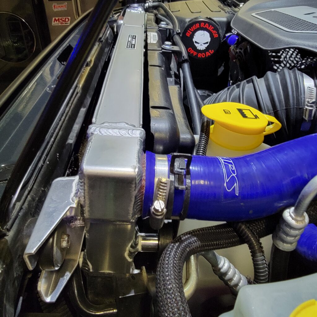 Mishimoto V2 Radiator & Baffled Oil Catch Can - Jeep Torque